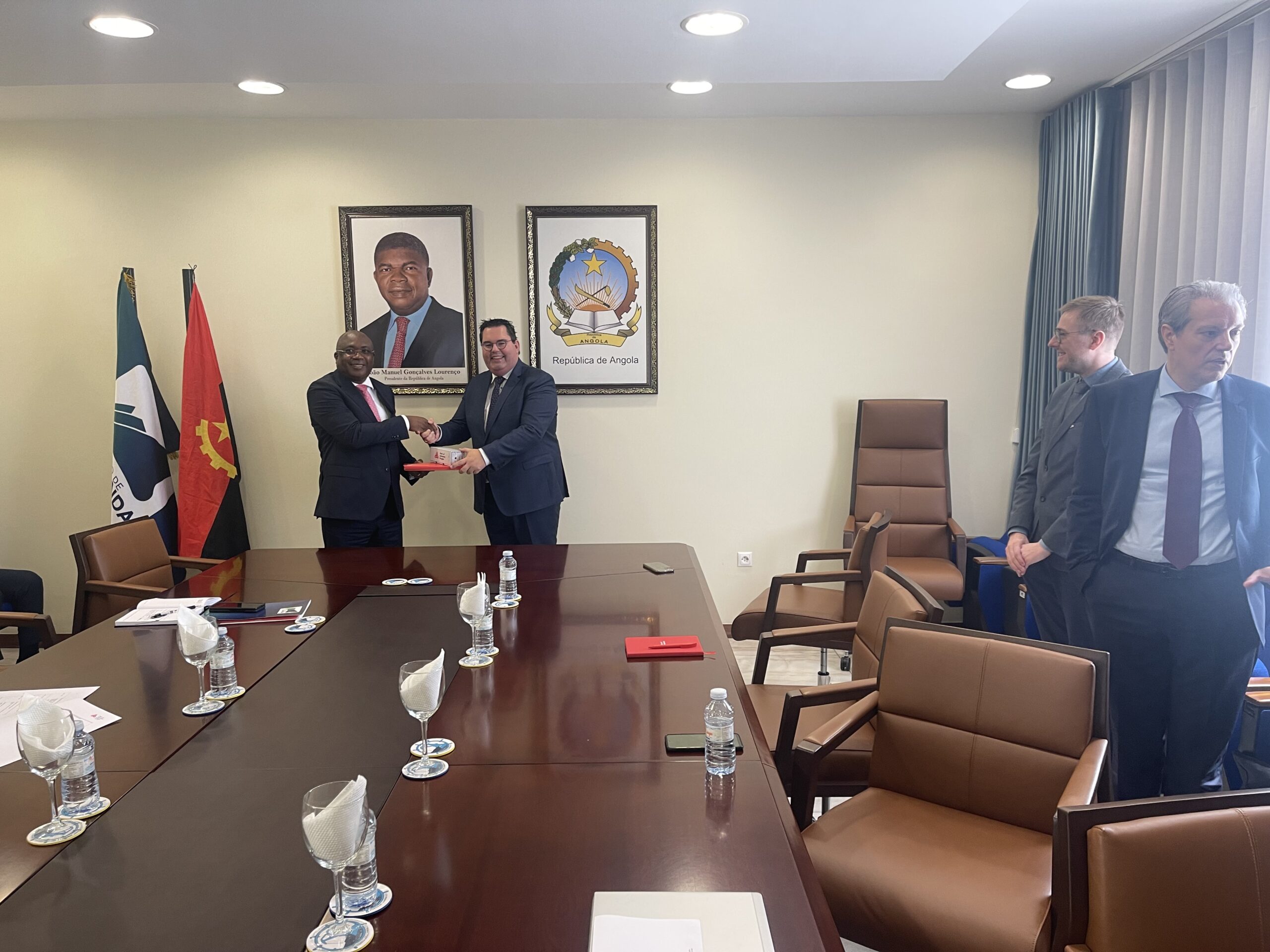 Porto de Luanda – Porto de Luanda, Importação, Exportação, Cargas ...